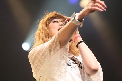 MACO、メジャー・デビュー後初、そして23歳の誕生日ライブ大盛況！ - ニュース | Rooftop